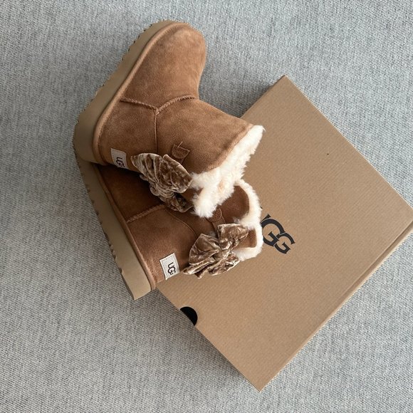 UGG | Shoes | Ugg Mini Bailey Bow Crushed Velvet Chestnut New With Tag ...